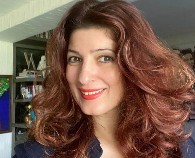 Twinkle Khanna Looks Cute In Makeup By Her Daughter Nitara Bhatia In ...
