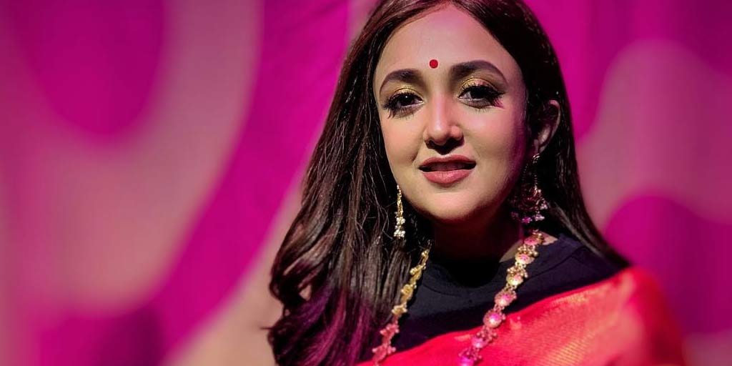 Monali Thakur Birthday Love Life And Story Of Bollywood Singer In Hindi ...