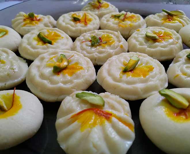 Homemade Sandesh Recipe By Kunal Kapoor -भाई दूज पर सिर्फ 3 चीजों से घर ...