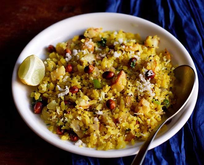 Batata Poha: Begin Your Week With This Simple & Energy-Boosting Recipe