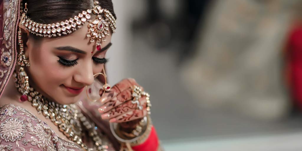 Essentials You Must Carry To The Venue During Your Wedding-Essentials ...