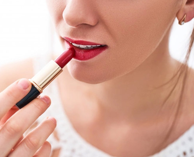 How To Make Lip Gloss Less Sticky And Stay Longer On Lips In Hindi