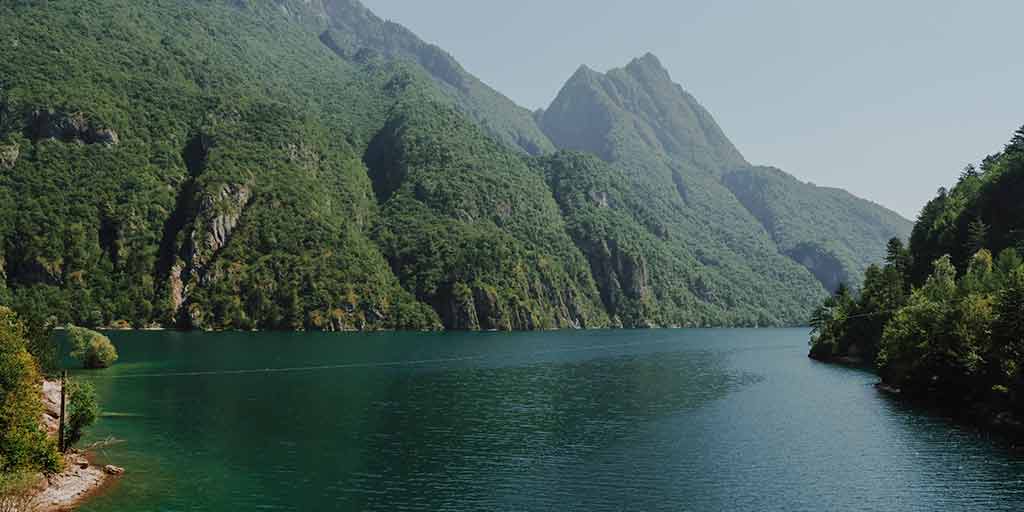 Largest Lakes In The World | largest lakes in the world | HerZindagi