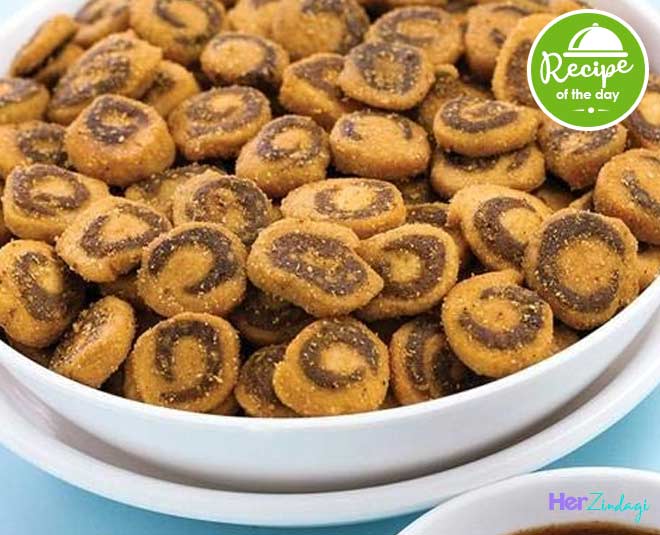 घर पर आसानी से बनाएं स्पाइसी मिनी बाकरवड़ी, जानिए आसान विधि | how to ...