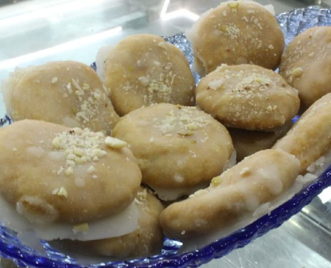 How to Make Crispy Sweet Mathri Recipe in Hindi | how to make crispy ...