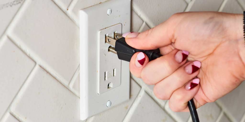 Best Way To Clean Electrical Plugs In Hindi-बिजली के झटके से बचना है तो ...