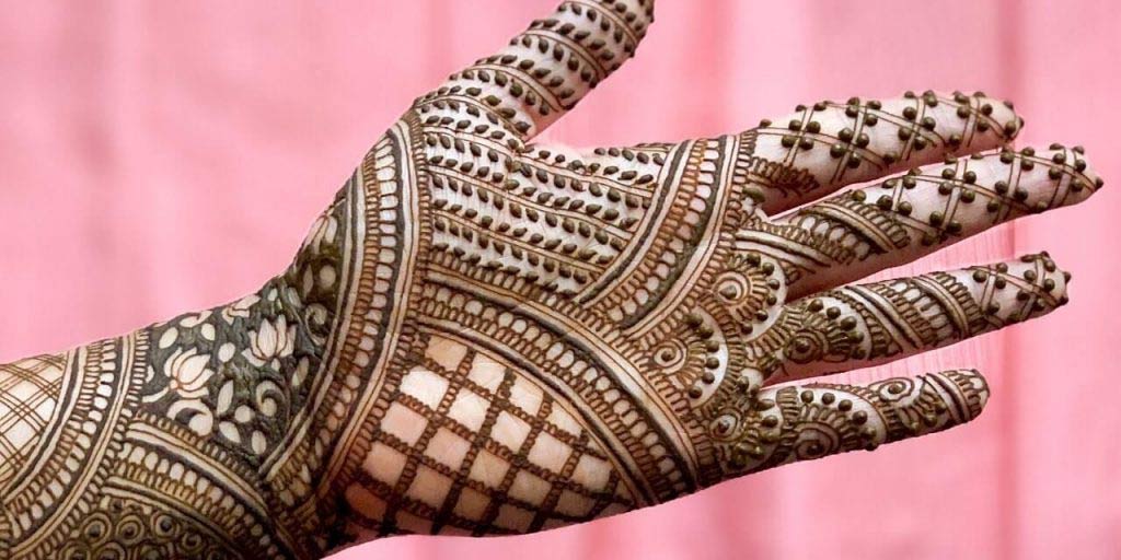 Brides To Be, Here Are Some Tips To Know For Your Bridal Mehendi-Brides ...