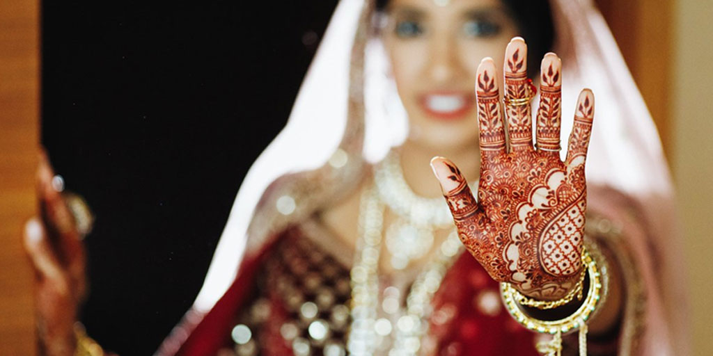 Tips To Get Dark Mehndi Color On Hands In Hindi-हाथों में रची मेहंदी का ...