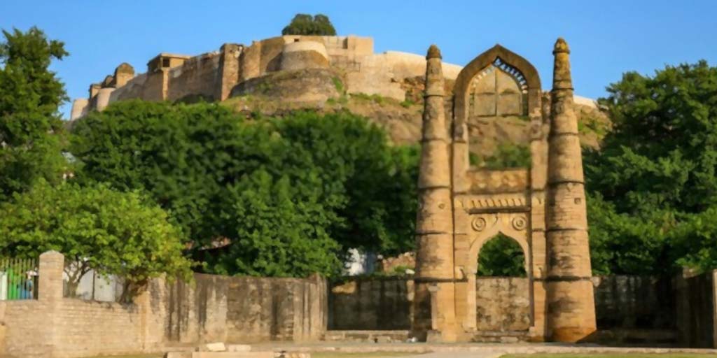 10 Famous Forts of Madhya Pradesh In Hindi
