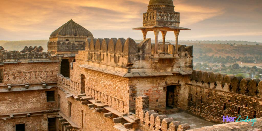 Chanderi Fort In Mp History In Hindi | chanderi fort in mp history ...