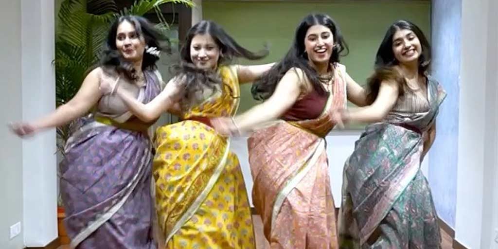Women Dancing In Saree Viral Video In Hindi-साड़ी में डांस करती महिलाओं ...