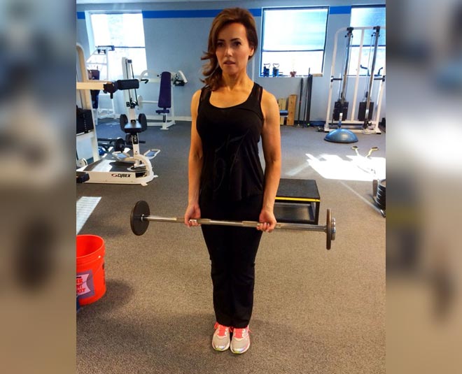 Shilpa Shetty Dead Curl Exercise Benefits in Hindi | shilpa shetty dead ...