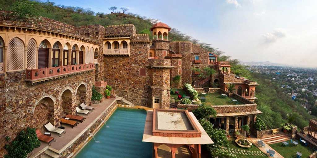 History of Neemrana Fort in Hindi-नीमराना फोर्ट पैलेस के बारे में कितना ...