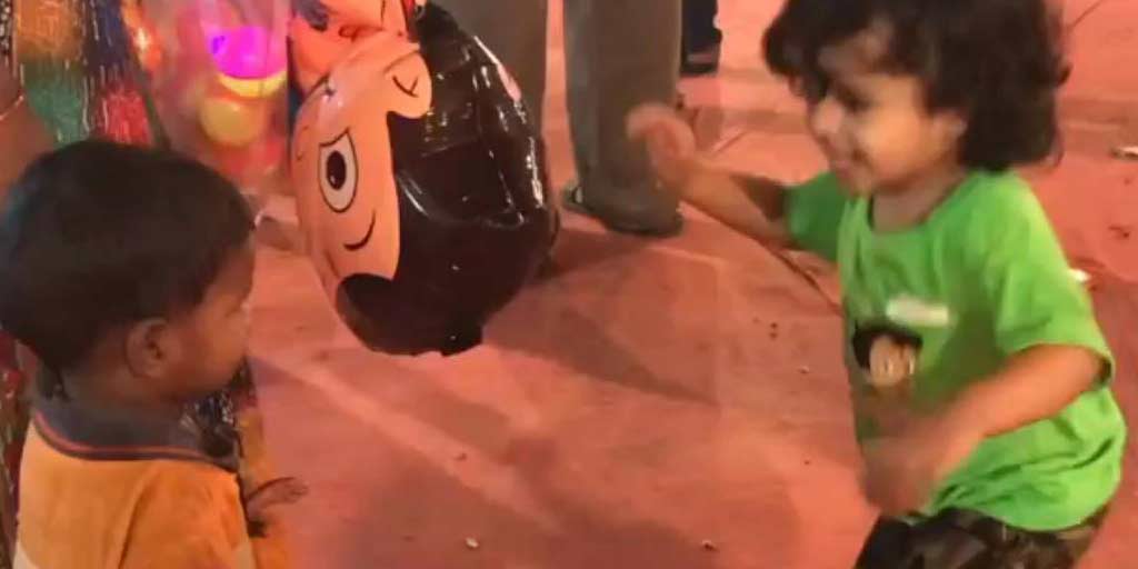 Homeless Child Gives Warm Hug To Little Boy Watch Heartwarming Viral ...
