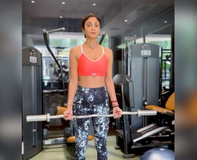 Shilpa Shetty Dead Curl Exercise Benefits in Hindi | shilpa shetty dead ...