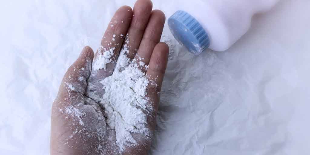 8 Ways To Use Talcum Powder