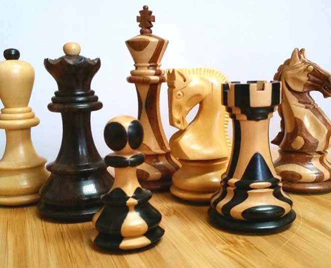 लकड़ी से लेकर प्लास्टिक तक के शतरंज के मोहरे की सफाई के लिए टिप्स | how ...
