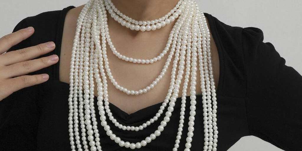 Ways to Style Long Pearl Necklace