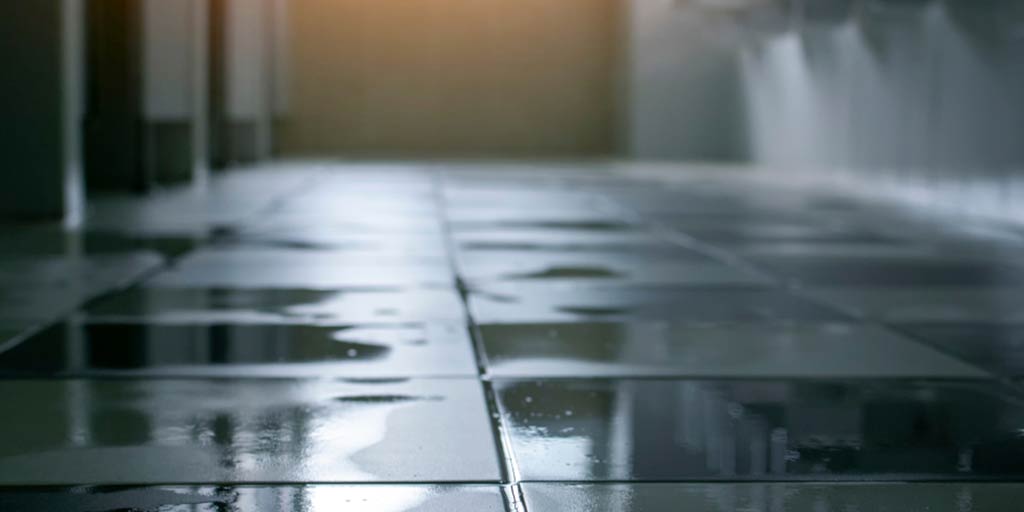 How To Clean A Slippery Floor-फर्श पर जमे साबुन के पानी से रहता है ...