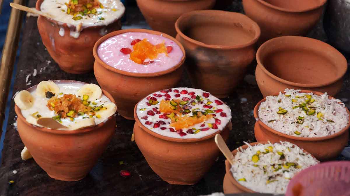 Best Lassi In Cp| पुरानी दिल्ली में लस्सी पीने की जगहें| Delhi Me Lassi ...