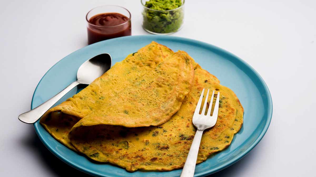 Moong Dal Chilla | Breakfast Recipe With Paneer | Indian Breakfast ...