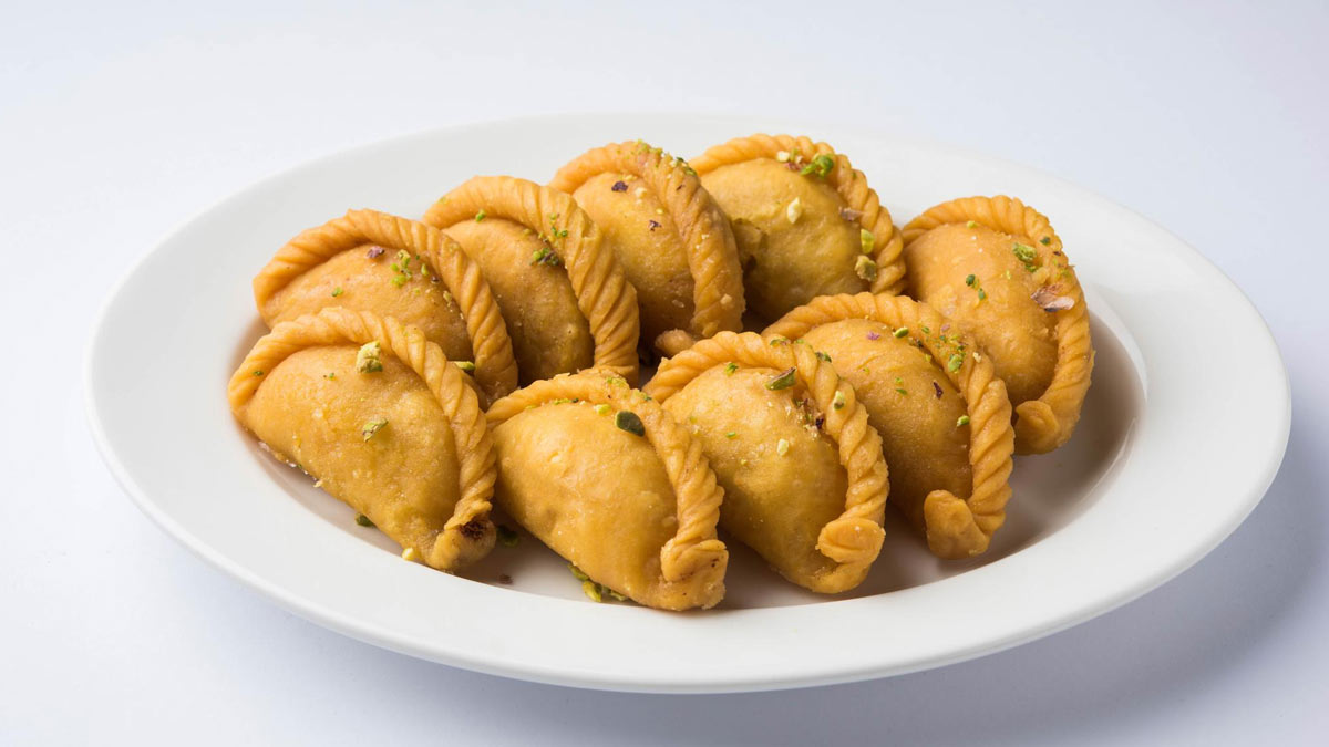 Jaggery Karanji Recipe| करांजी रेसिपी| Ghar Par Karanji Kaise banaye ...