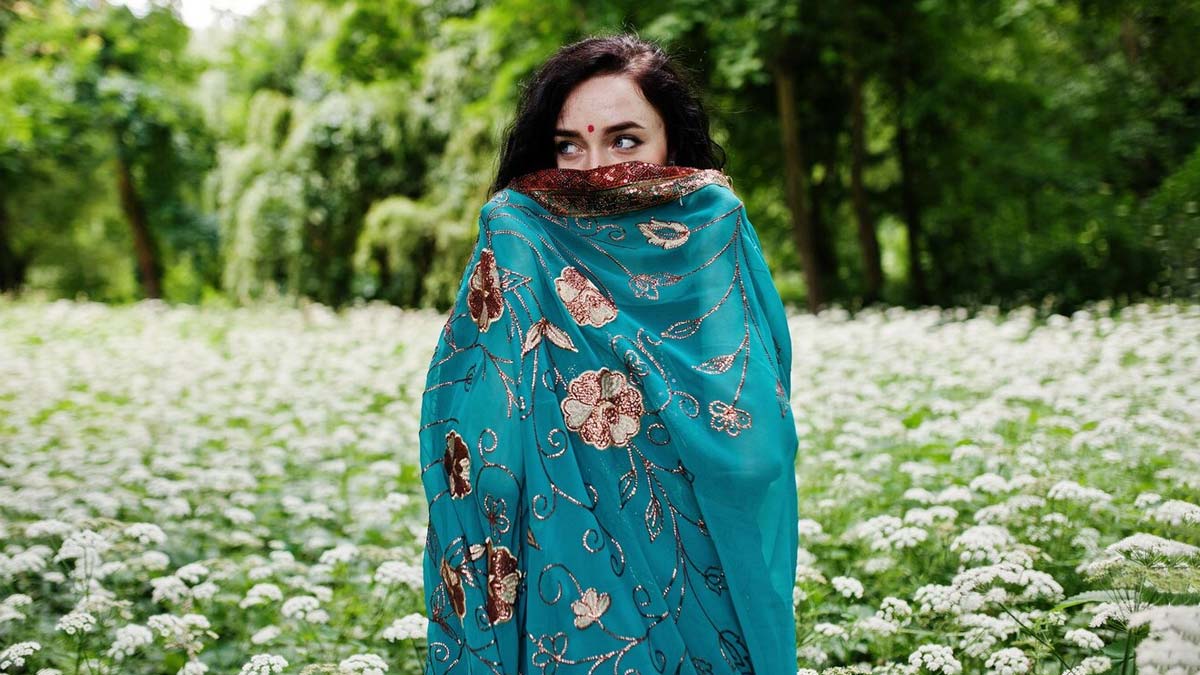 What is Saree Fall| साड़ी फॉल का इतिहास| Saree Fall History And Facts ...