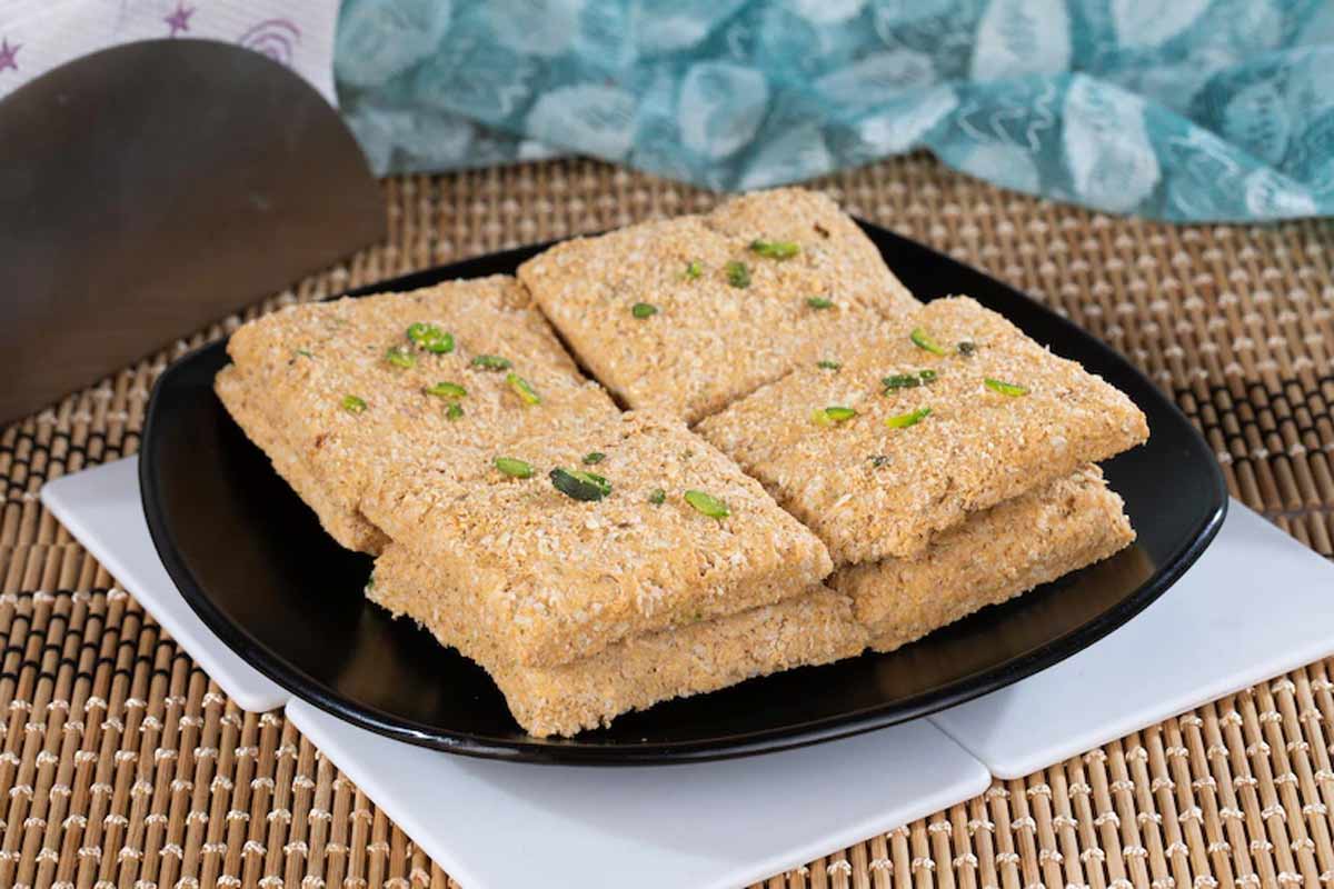 जिस जगह का नाम सुनकर घबराते हैं लोग उस चंबल की घाटी से क्या आया है गजक ...