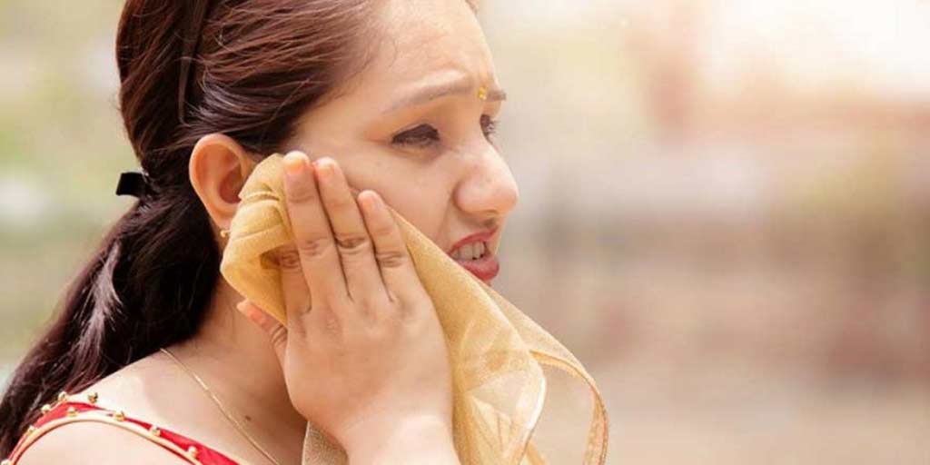 Ways to Stop Excessive Sweating on Face| चेहरे पर आने वाले पसीने को ...