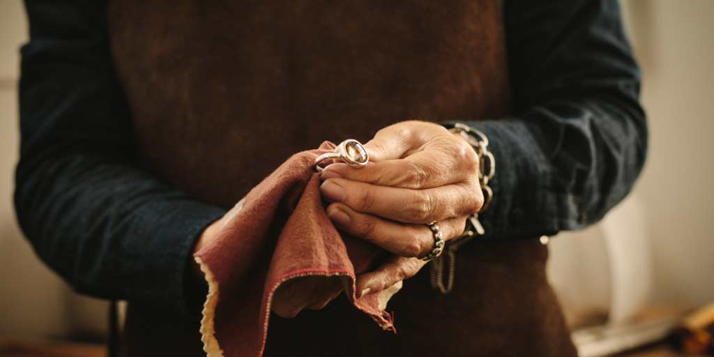 Try these DIY Methods To Clean Your Silver Jewellery-Try these DIY ...