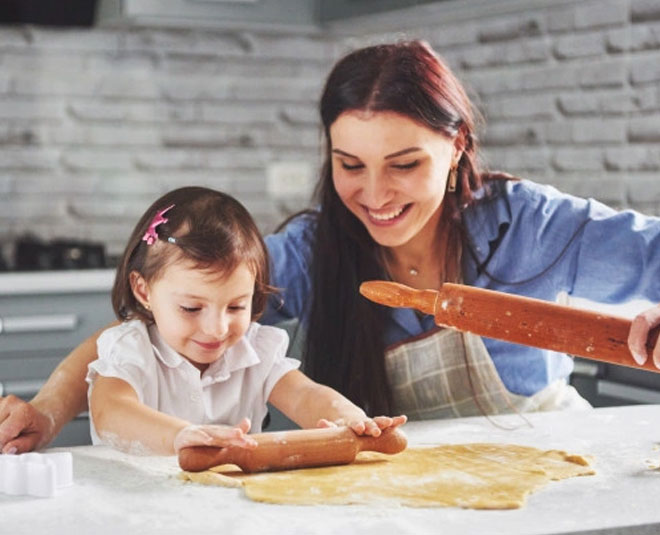 Safety Tips To Follow While Cooking In Kitchen With The Kids In Hindi ...
