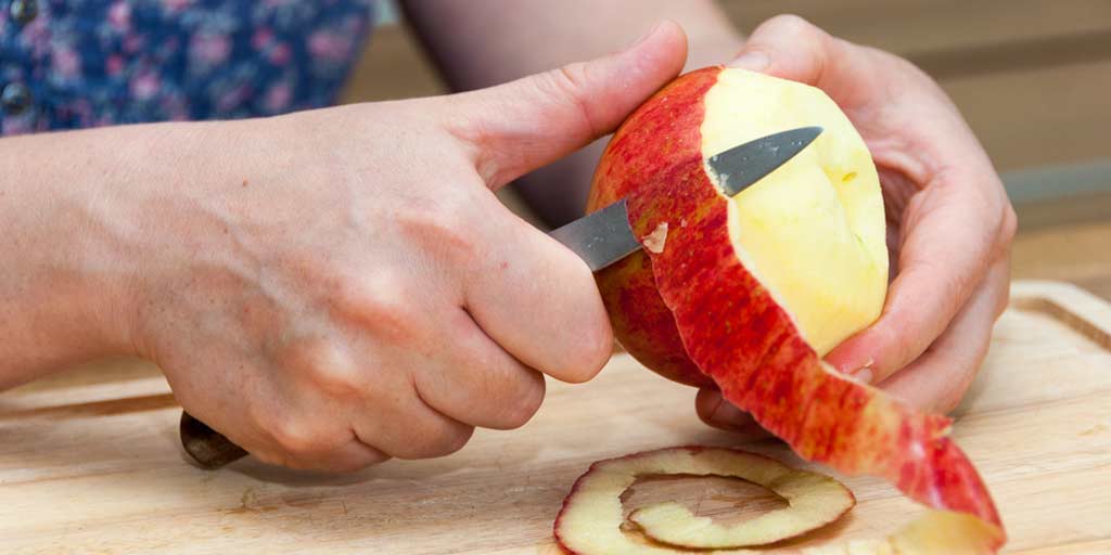 Uses of leftover Apple Peel -बचे हुए सेब के छिलके फेंके नहीं, यूं करें ...