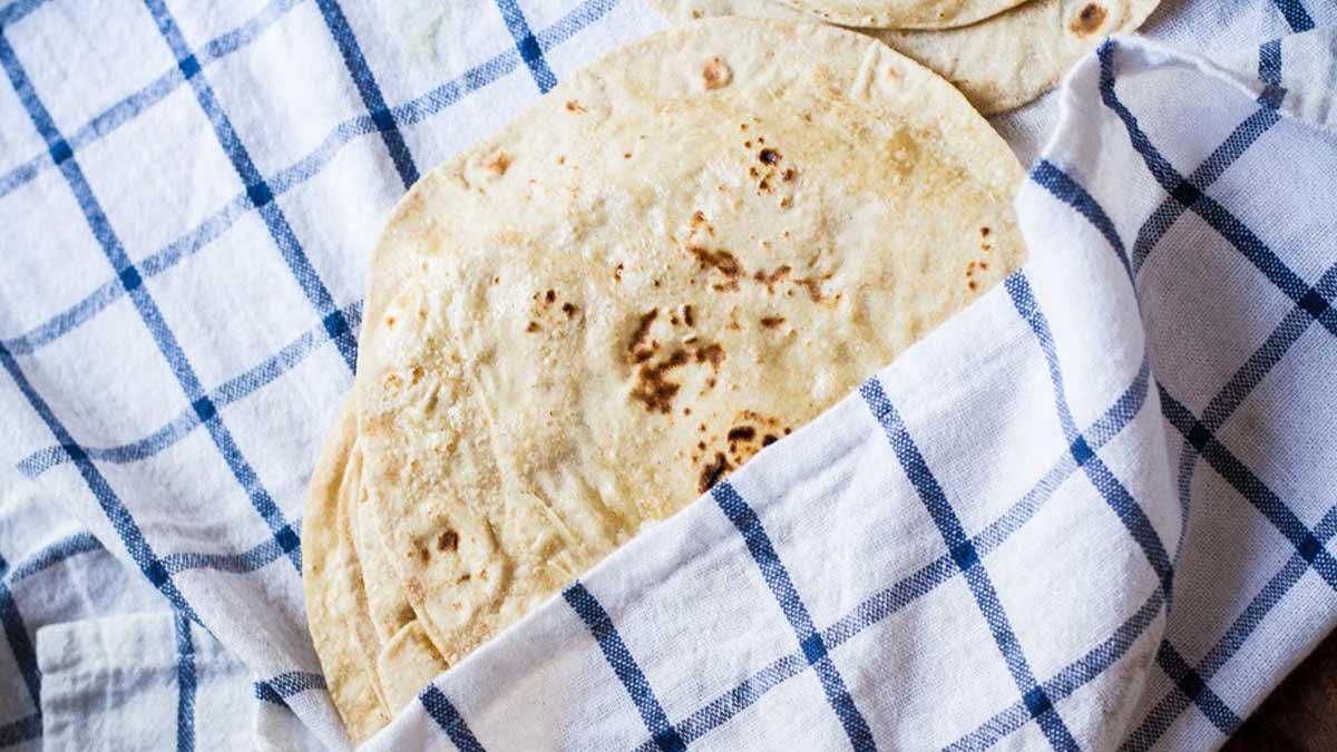 Monsoon Tips: रोटी में लग जाती है फफूंदी या फिर हो जाती है गिली तो ...