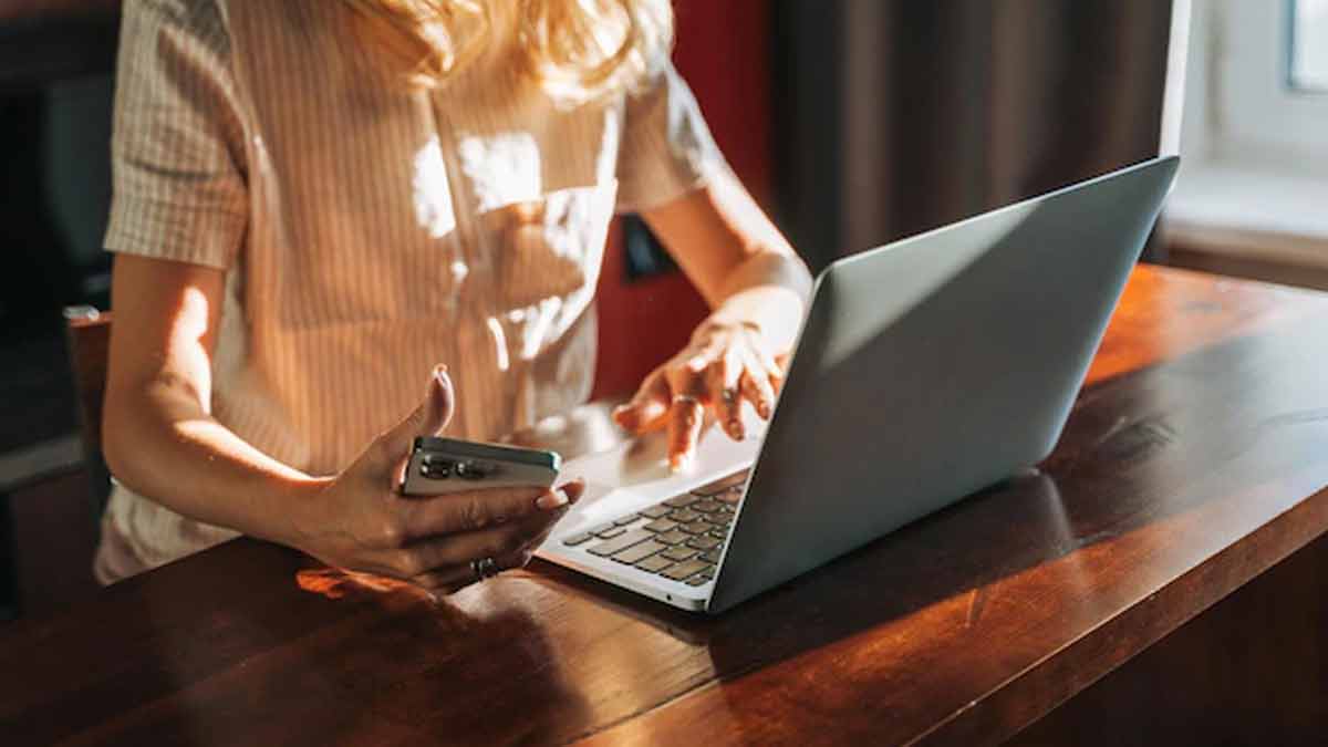 5 Subtle Signs Your Long-Distance Partner Might Be Cheating On You ...