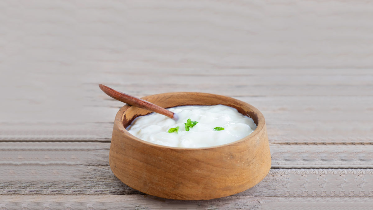 Yogurt With Spoiled Milk| गाढ़ा दही बनाने का तरीका| Garmiyon Mein Dahi ...