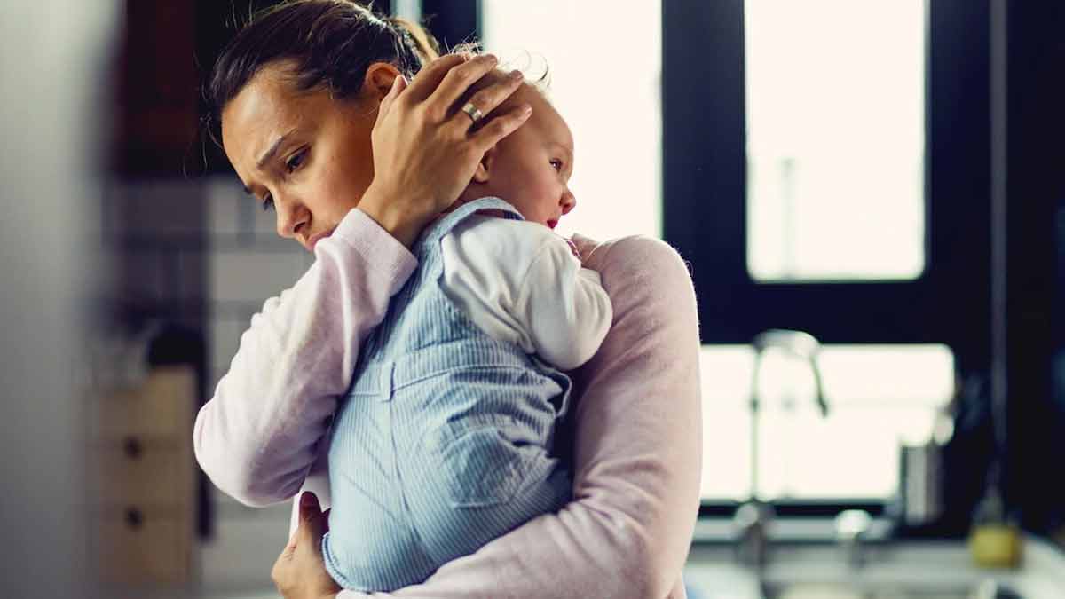 Baby Ear Infection Symptoms| शिशु में कान संक्रमण के लक्षण| Babies Me ...