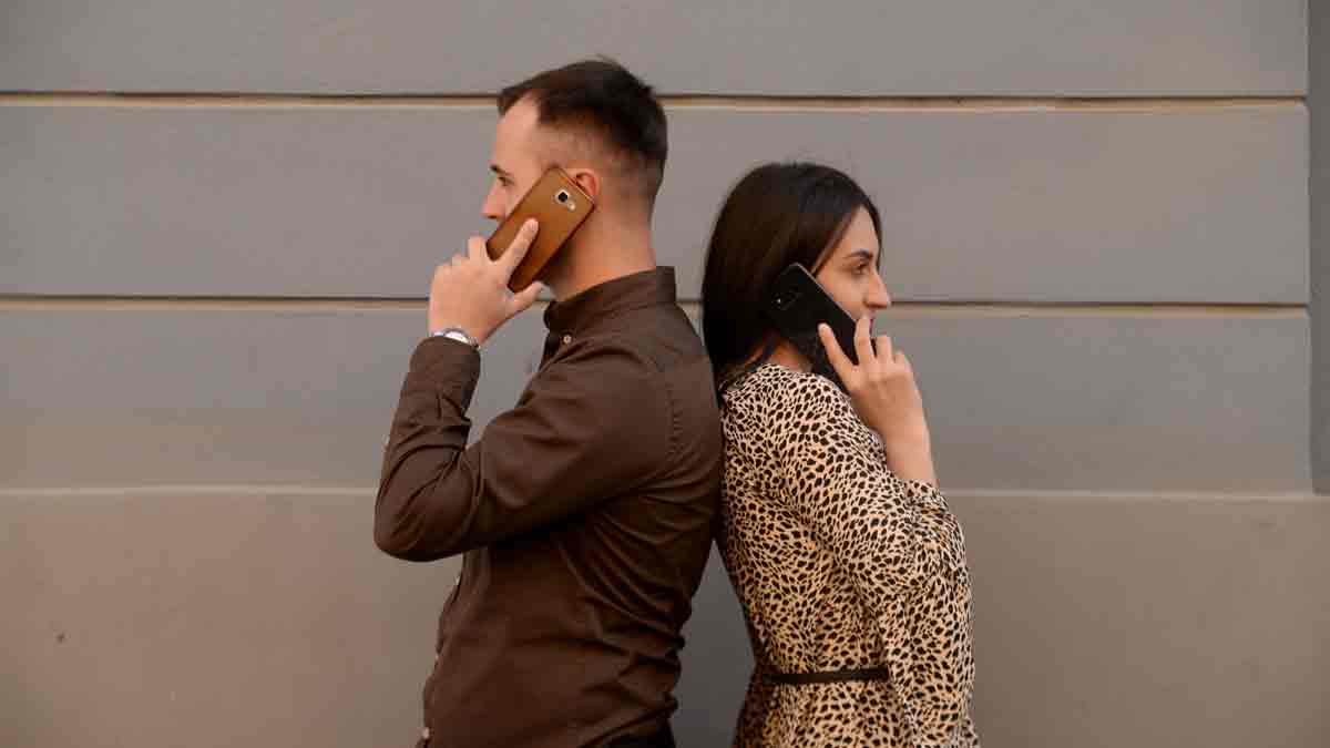 5 Subtle Signs Your Long-Distance Partner Might Be Cheating On You-5 ...