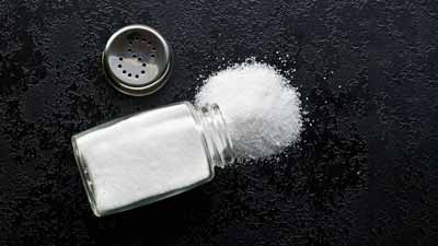 Extraordinary Uses Of Salt -क्या आप जानते हैं सिर्फ नमक से हल की जा ...