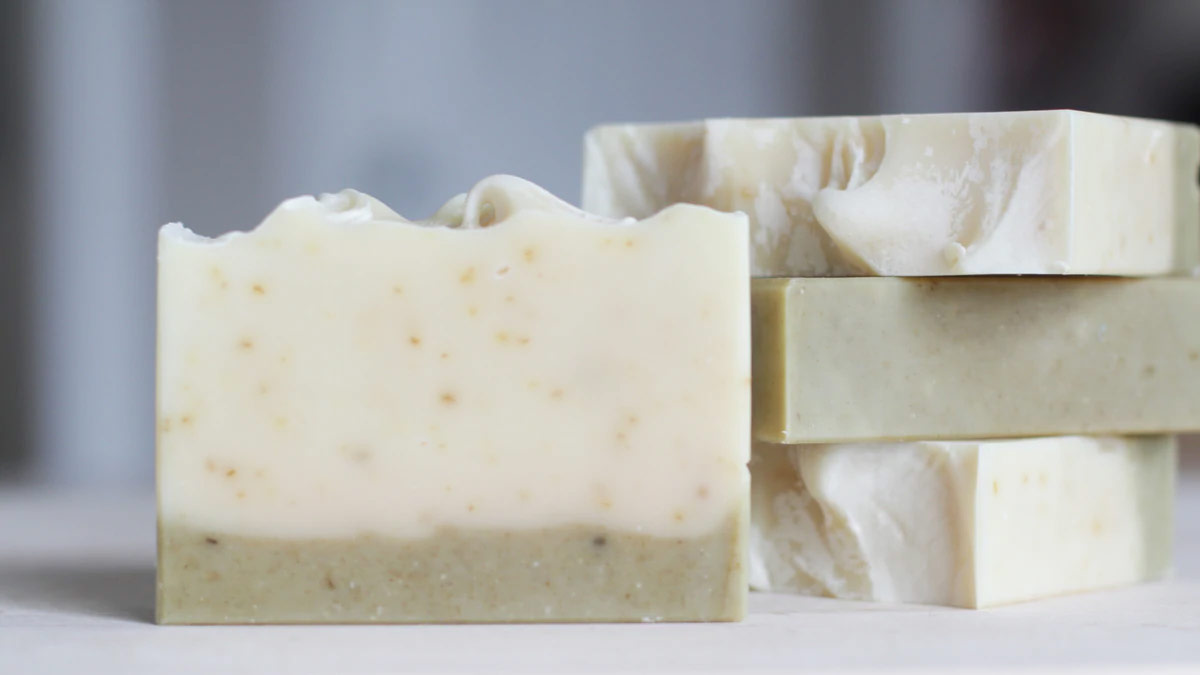 घर पर आप भी तुलसी के पत्ते से बना सकते हैं नेचुरल साबुन, जानें कैसे ...