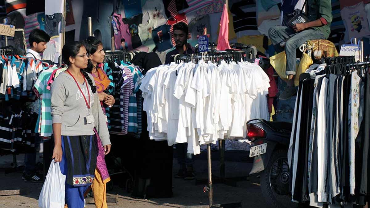Local Shopping Market In Gurgaon| गुड़गांव के सस्ते बाज़ार| Cloth ...