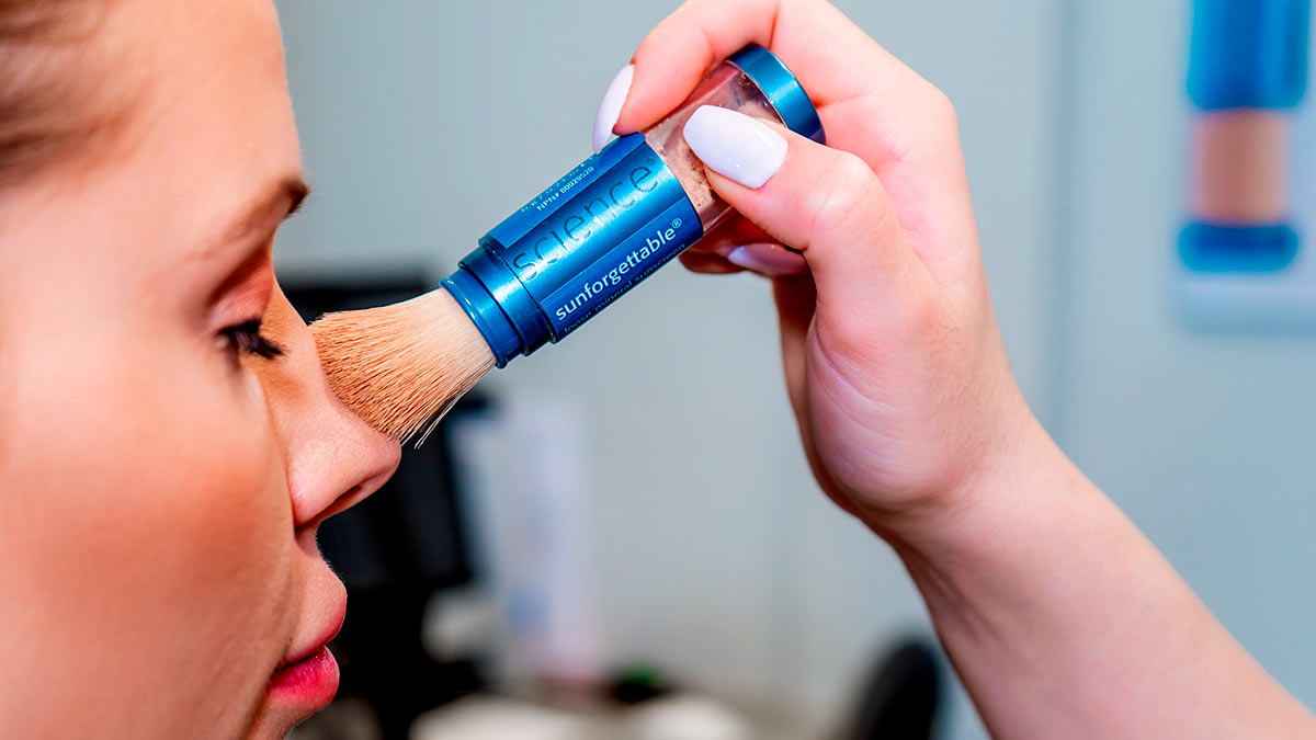 Should You Replace Your Traditional Liquid Sunscreen With Powder ...