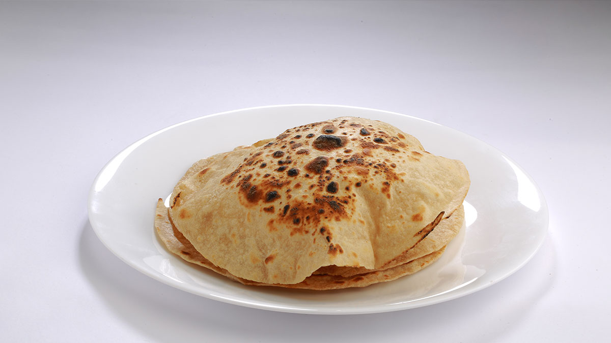 फेंके नहीं जली और सख्त रोटी, अपनाएं ये हैक्स | what to do with burnt ...