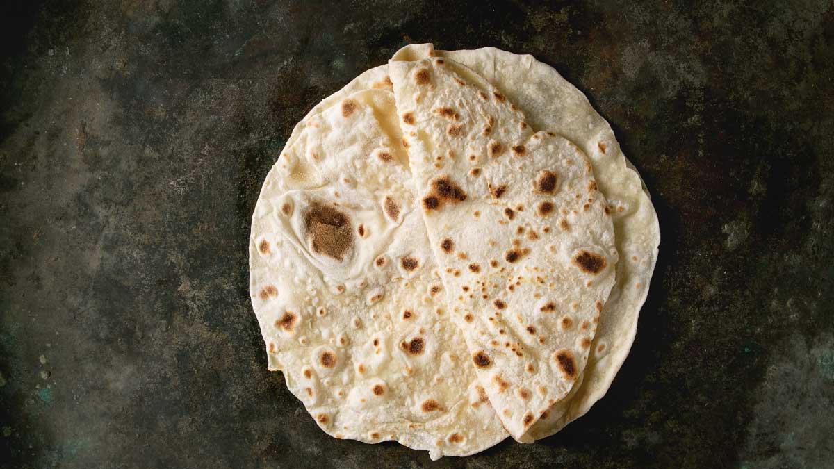 फेंके नहीं जली और सख्त रोटी, अपनाएं ये हैक्स | what to do with burnt ...