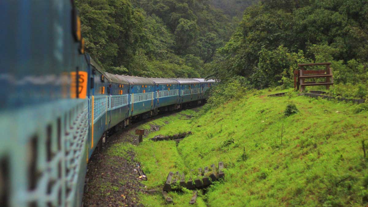 Difference Between Blue and Red Train| भारतीय रेलवे कोच से जुड़े ...