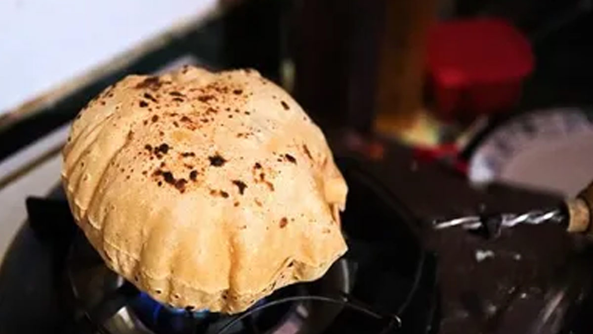 फेंके नहीं जली और सख्त रोटी, अपनाएं ये हैक्स | what to do with burnt ...