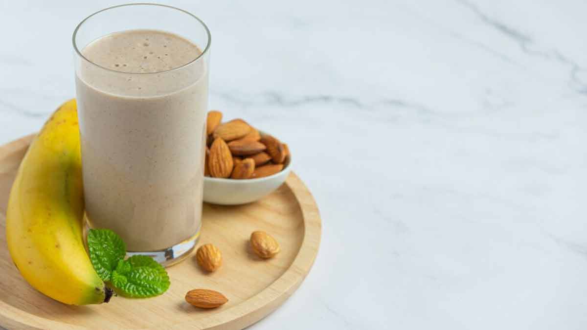 Almond Banana Smoothie Recipe: Perfect Way To Start Your Day | HerZindagi