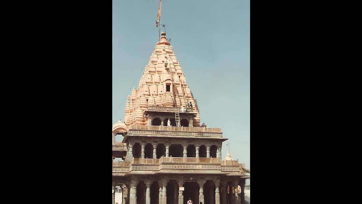 Dress Code For Hindu Temples| भारत के इन मंदिरों में जींस और स्कर्ट है ...