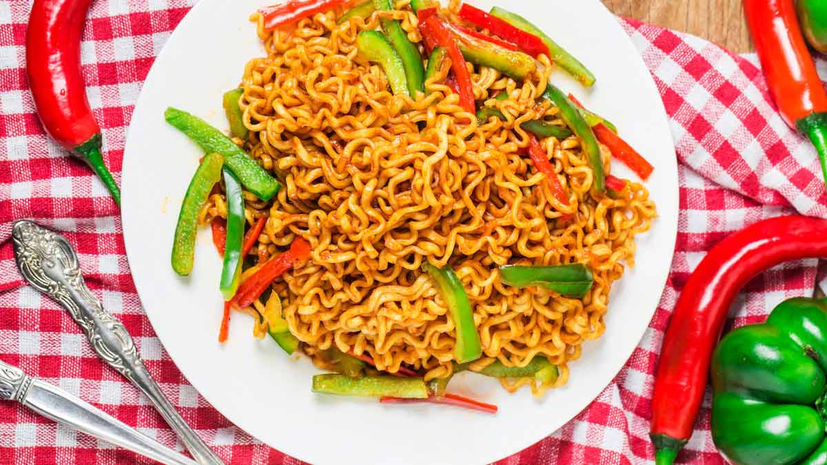 Veg Hakka Maggi| मैगी बनाने का नया तरीका सीखें| 5 Minute Maggi Recipe-5 ...