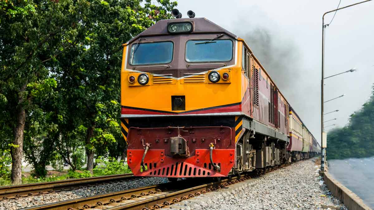 Reason Why Trains Have Circular Shaped Plates On Rooftops|क्यों ट्रेन ...