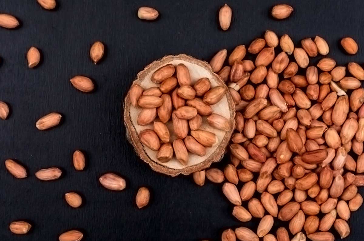 Ways To Remove Peanuts Skin| मूंगफली की स्किन को हटाने के हैक्स ...